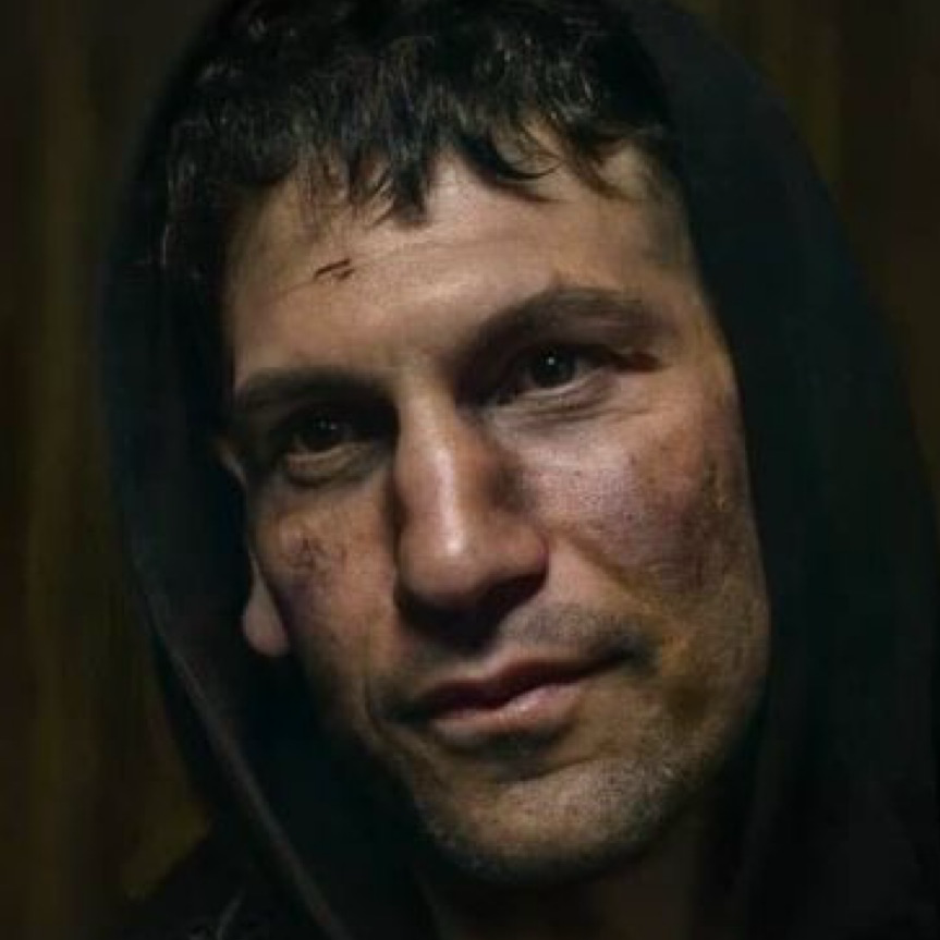 Chatea con Frank Castle | The Punisher | Personaje de IA NSFW de Tipsy Chat